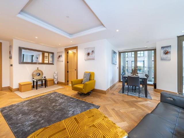 3 bedroom flat for sale
