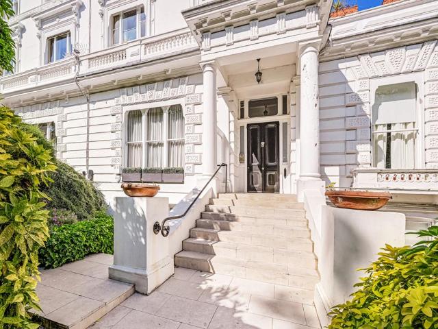 3 bedroom flat for sale