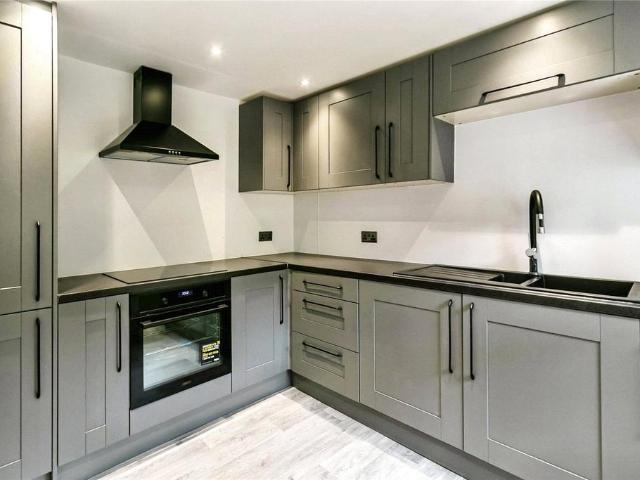 3 bedroom flat for sale