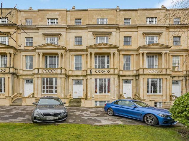3 bedroom flat for sale