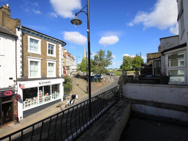 3 bedroom flat for sale