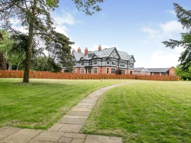 3 bedroom flat for sale