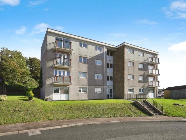 3 bedroom flat for sale