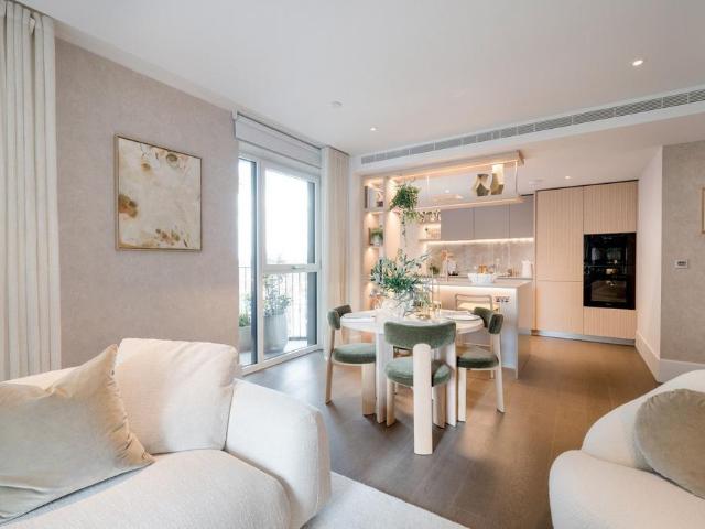 3 bedroom flat for sale