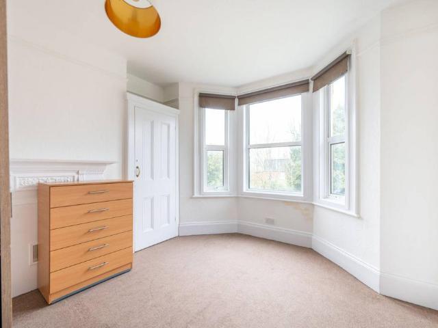 3 bedroom flat for sale