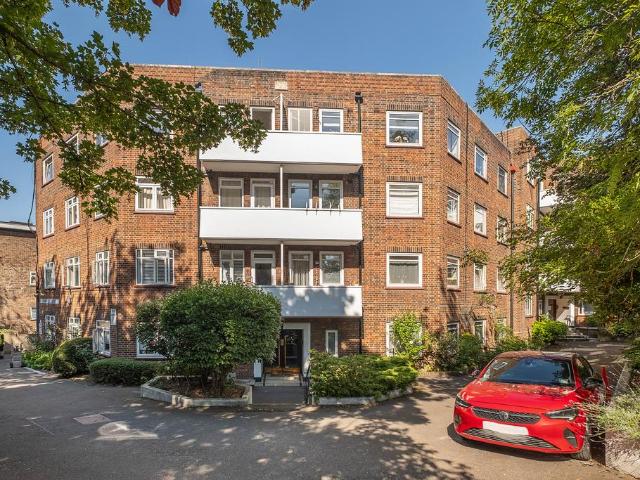 3 bedroom flat for sale