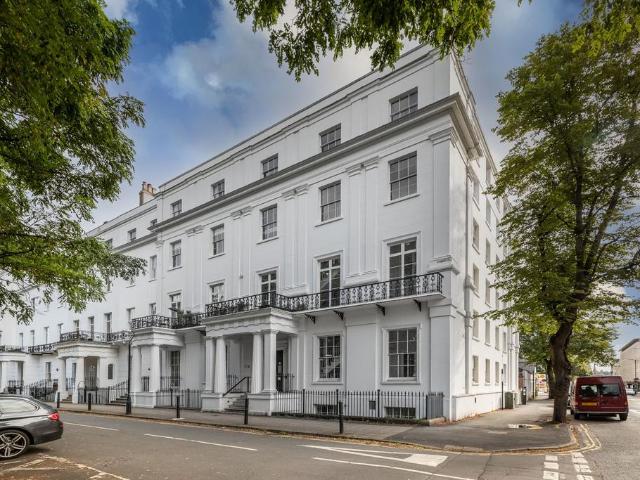 3 bedroom flat for sale