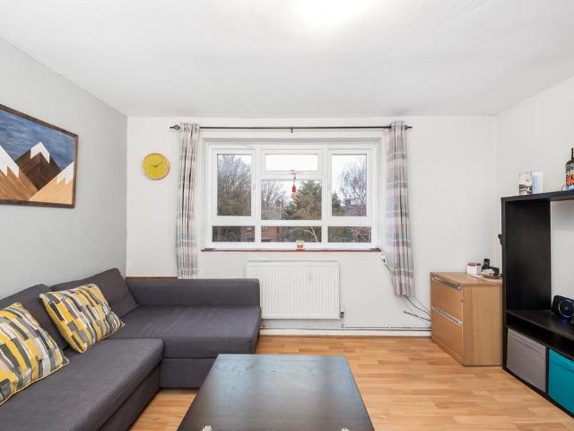 3 bedroom flat for sale