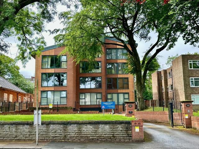 3 bedroom flat for sale