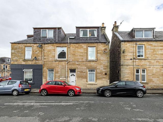 3 bedroom flat for sale