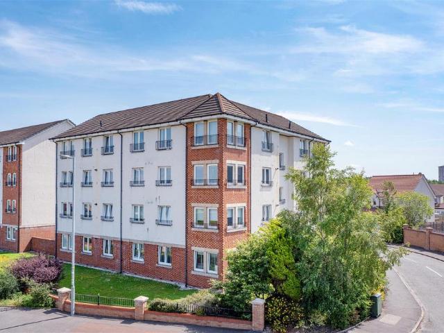 3 bedroom flat for sale