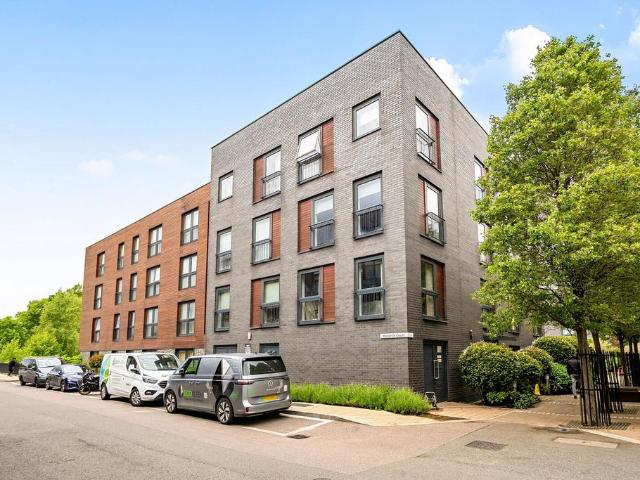 3 bedroom flat for sale