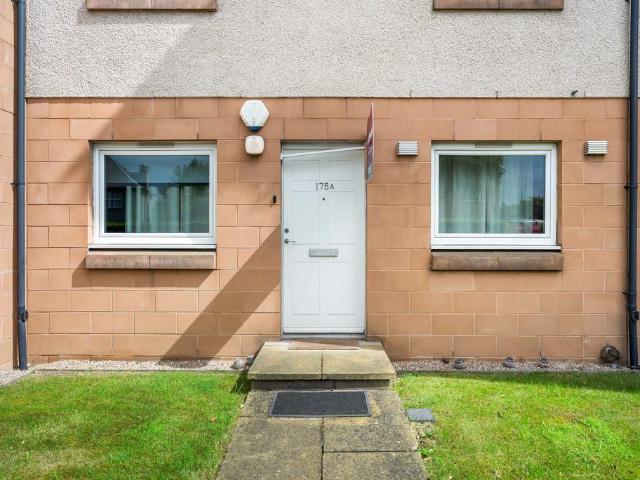 3 bedroom flat for sale
