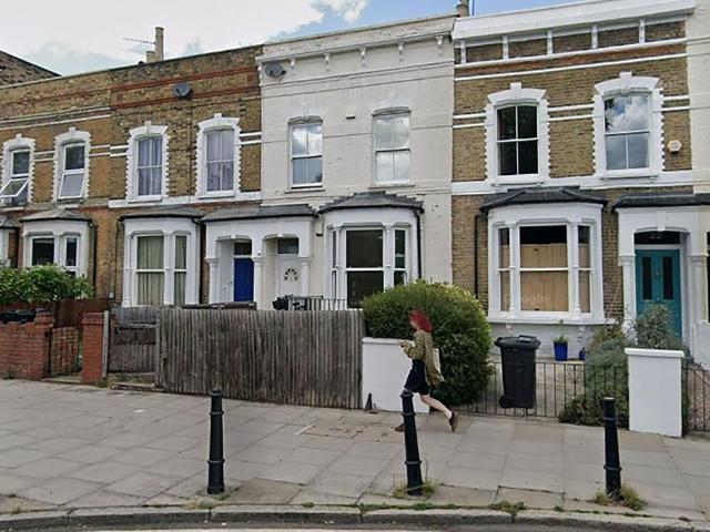 3 bedroom flat for sale