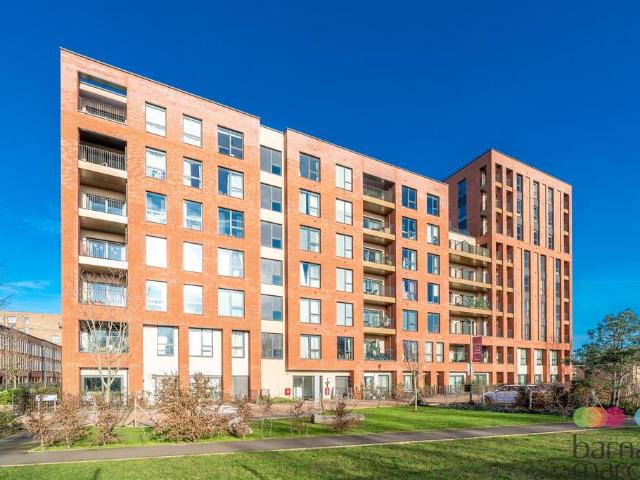 3 bedroom flat for sale