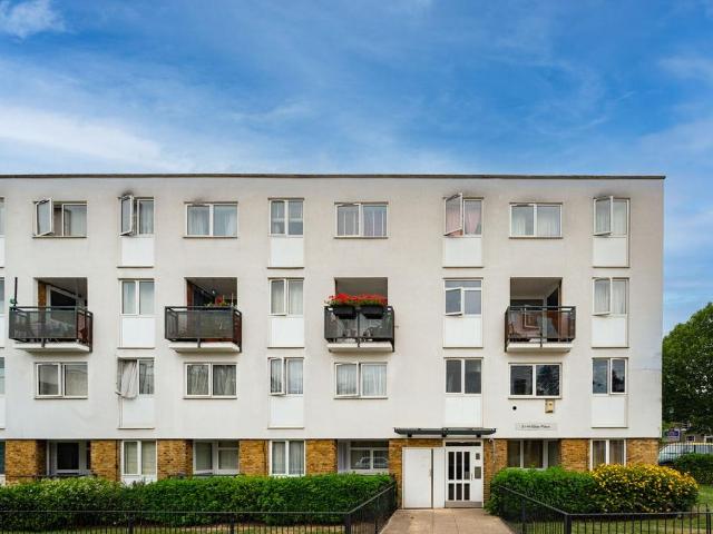 3 bedroom flat for sale
