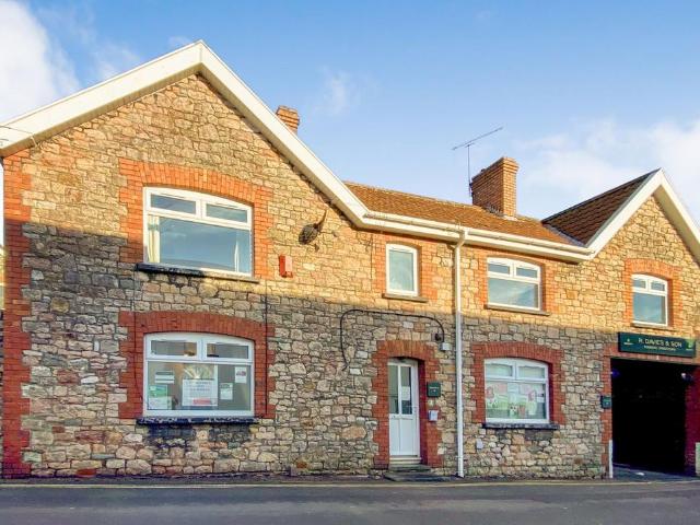 3 bedroom flat for sale