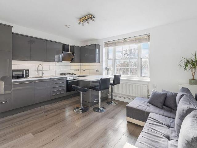3 bedroom flat for sale