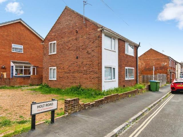 3 bedroom flat for sale
