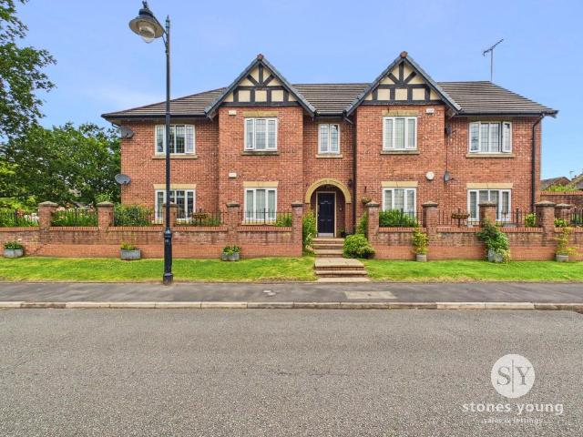 3 bedroom flat for sale