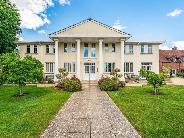 3 bedroom flat for sale
