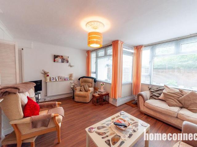 3 bedroom flat for sale