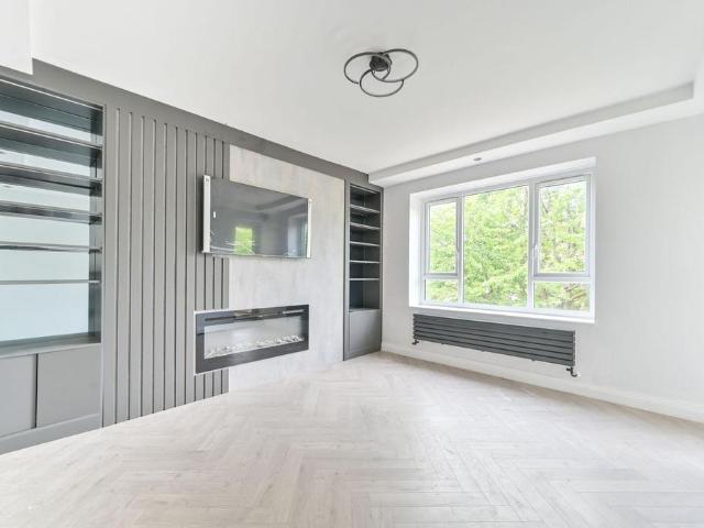 3 bedroom flat for sale
