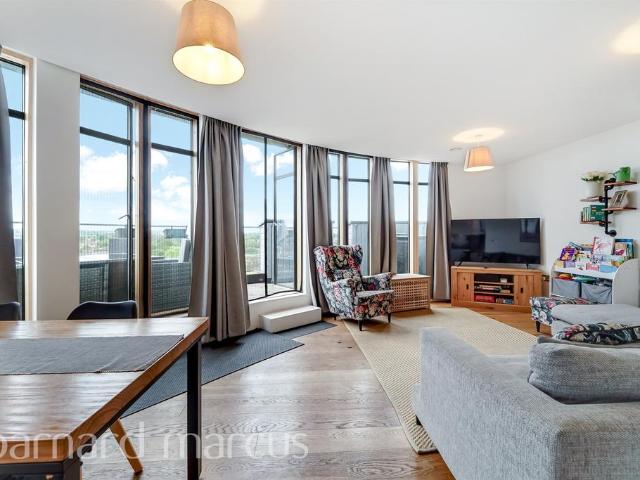 3 bedroom flat for sale