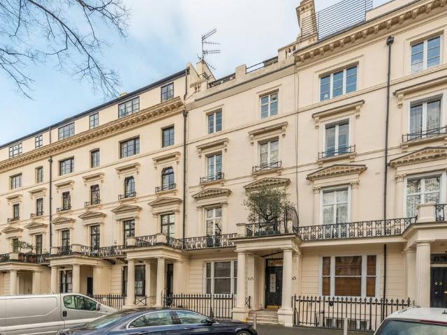 3 bedroom flat for sale