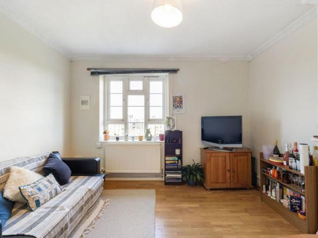 3 bedroom flat for sale