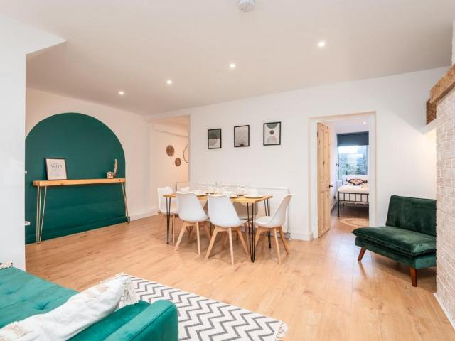 3 bedroom flat for sale