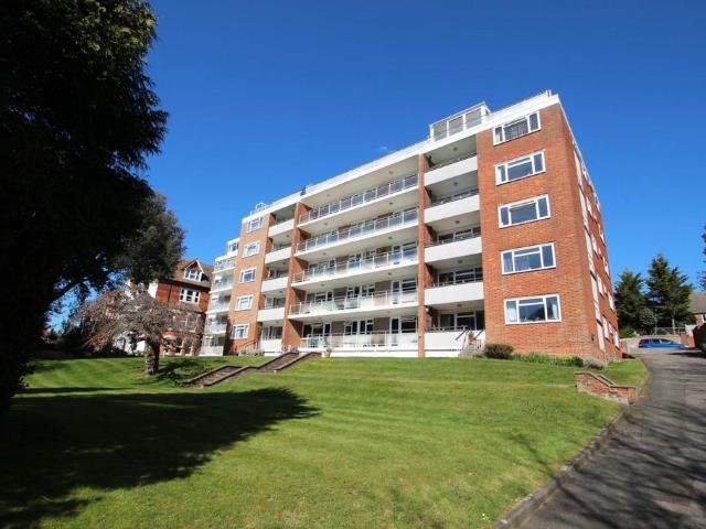 3 bedroom flat for sale