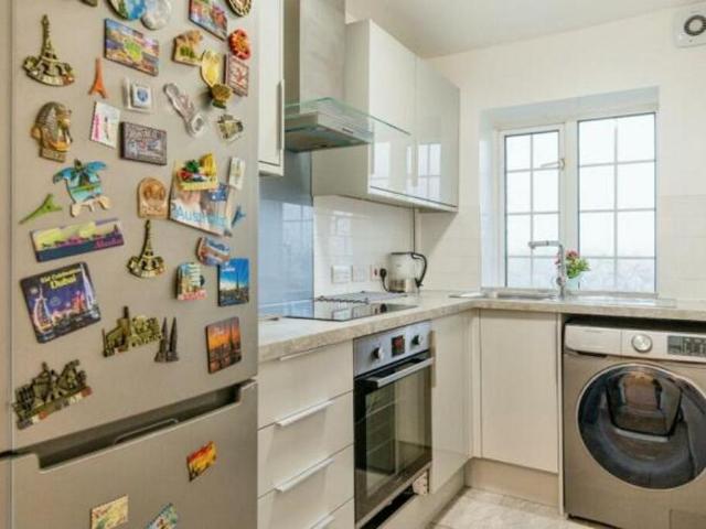 3 bedroom flat for sale