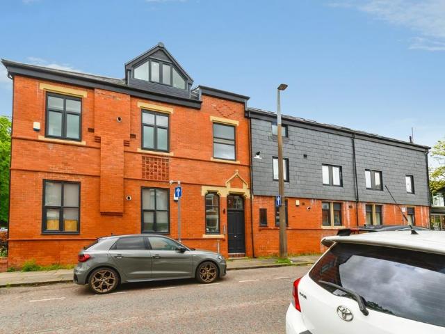 3 bedroom flat for sale
