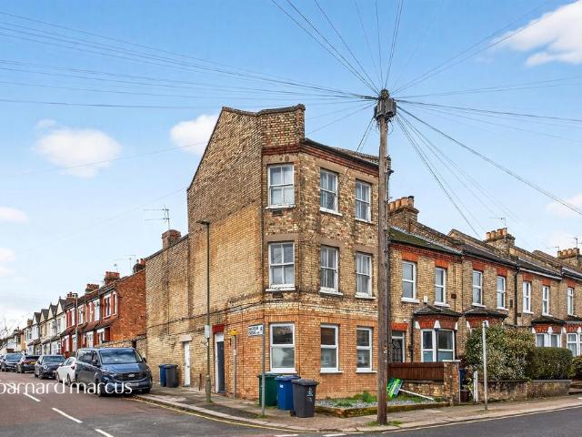3 bedroom flat for sale