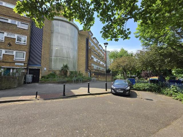 3 bedroom flat for sale