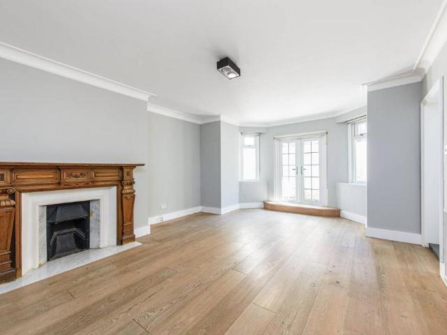 3 bedroom flat for sale
