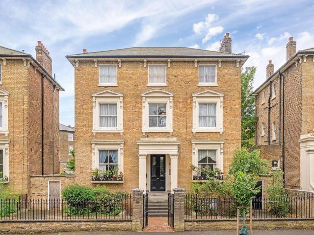 3 bedroom flat for sale