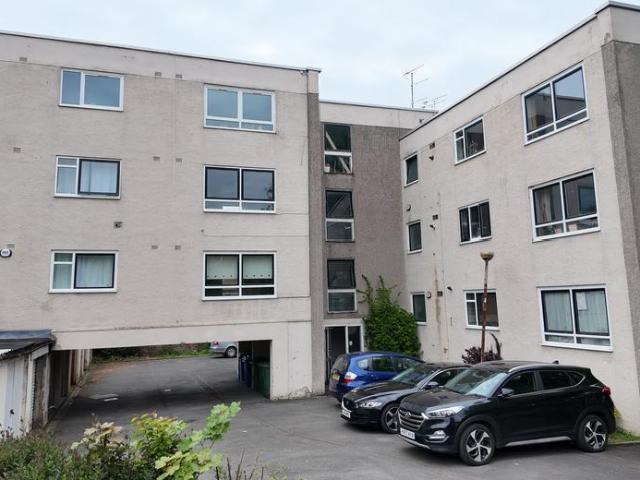 3 bedroom flat for sale
