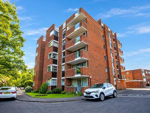 3 bedroom flat for sale