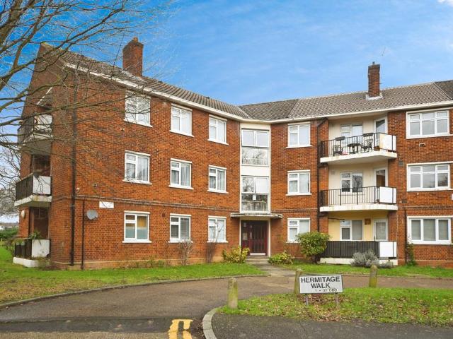 3 bedroom flat for sale