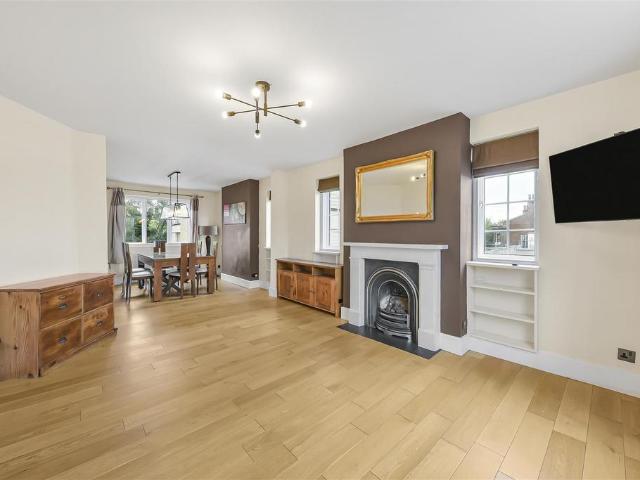 3 bedroom flat for sale