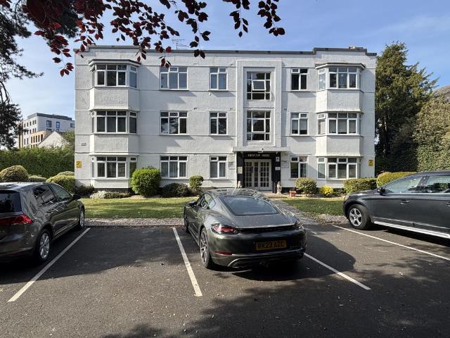 3 bedroom property with land for sale