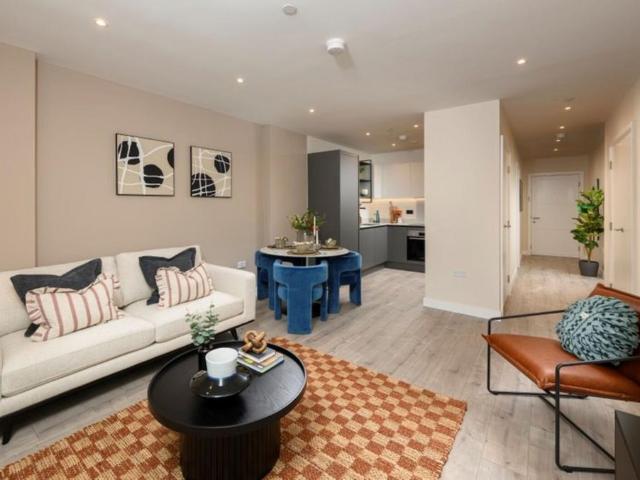 3 bedroom flat for sale