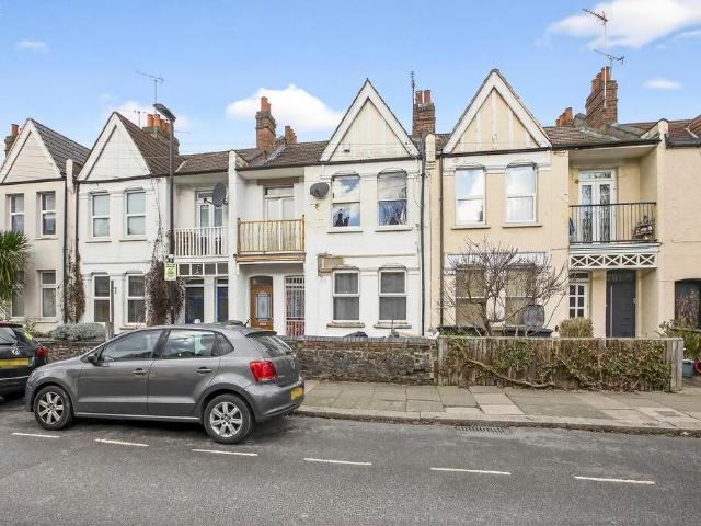 3 bedroom flat for sale