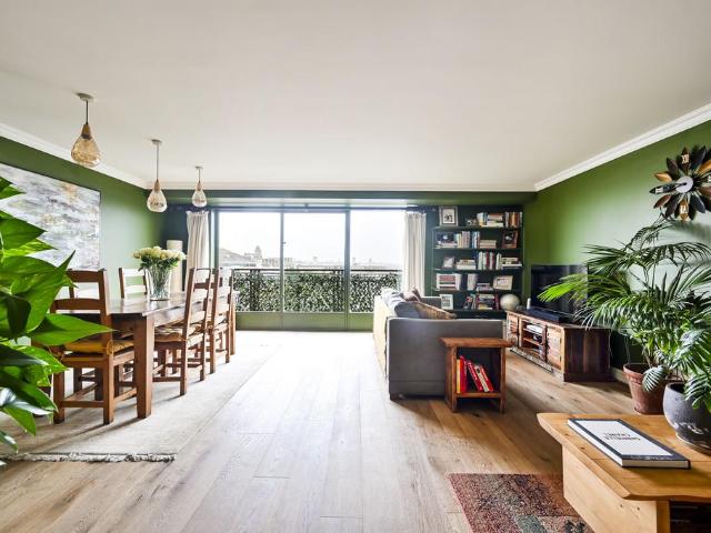 3 bedroom flat for sale