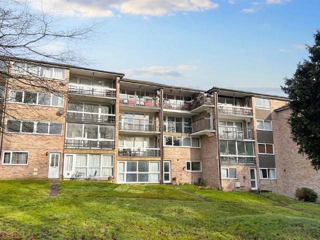 3 bedroom flat for sale