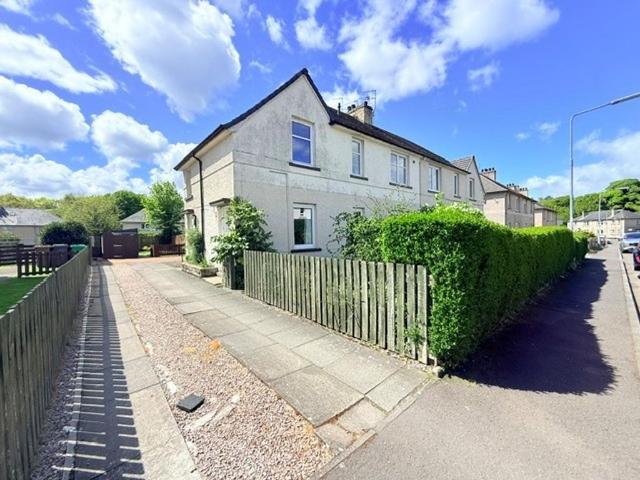 3 bedroom flat for sale