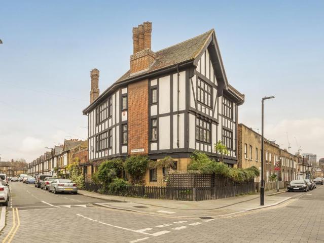 3 bedroom flat for sale
