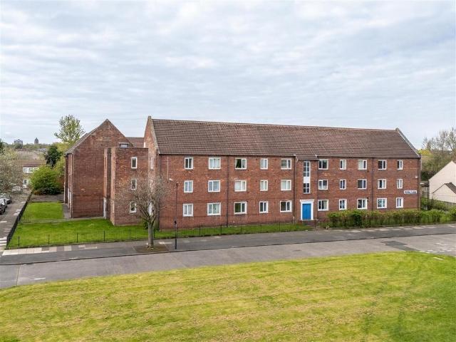 3 bedroom flat for sale